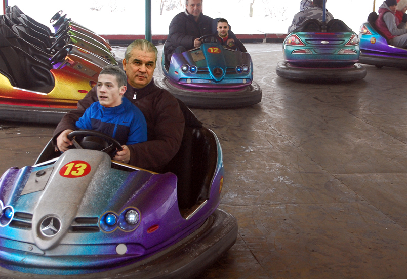 De ziua copilului, Tata Puiu i-a dus in oraselul copiilor pe Torje si ...