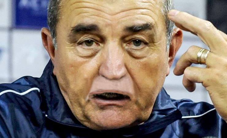 Gluma proasta! Jucatorii i-au ras mustata lui Ionut Popa in timp ce dormea!